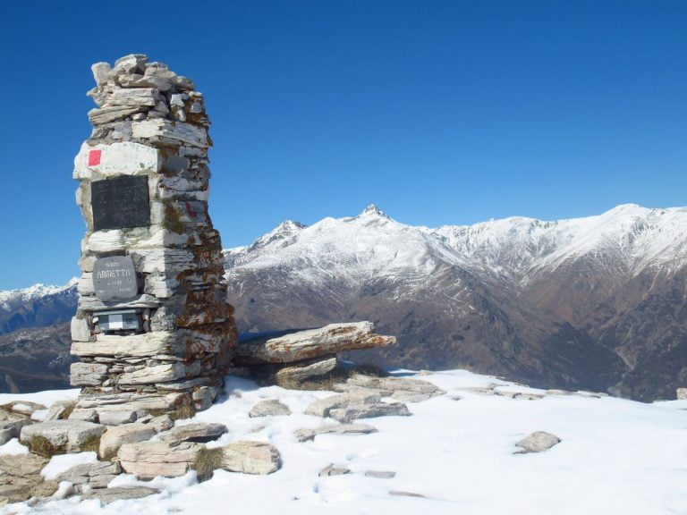 Monte Armetta: facile escursione panoramica dal colle di Caprauna