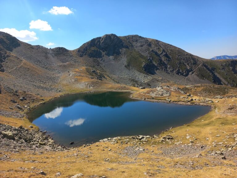 Giro dei laghi e dei colli di Sant'Anna di Vinadio, tra Italia e Francia